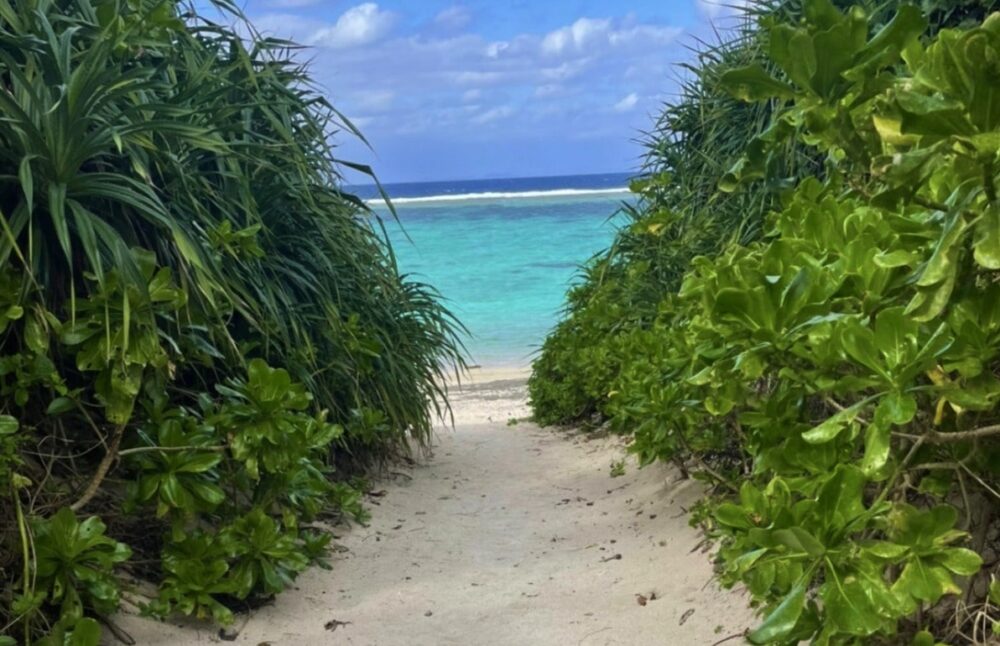 Nagahama Beach | beautiful beach and sunsets - Okinawa Bookmark